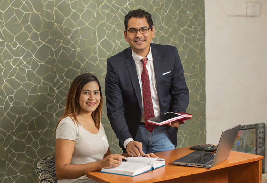 ⏩ Los 10 Mejores Profesores de Economía en Lima